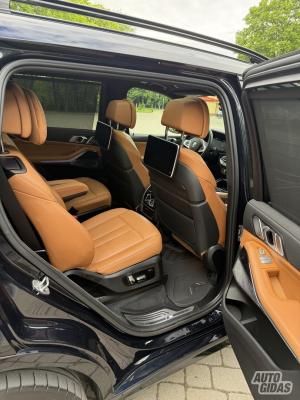 Black BMW X7 2020 in Vilnius, with an engine capacity of 4.40 L and mileage of 159 thousand km for 50000 €, photo 29 on AUTOMOTO.COM.LV