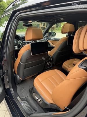 Black BMW X7 2020 in Vilnius, with an engine capacity of 4.40 L and mileage of 159 thousand km for 50000 €, photo 33 on AUTOMOTO.COM.LV