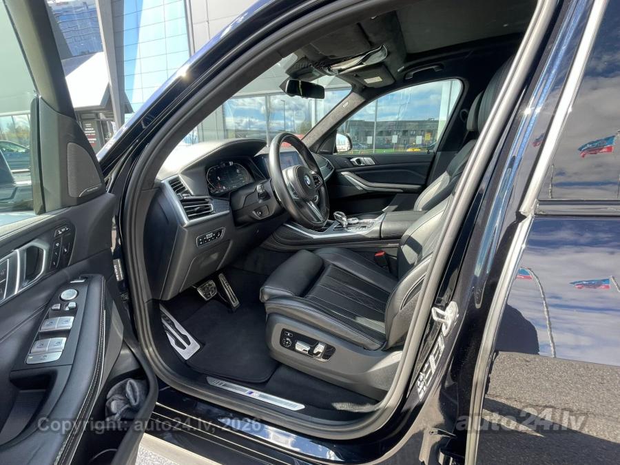 Черный БМВ X7 2020 в Таллин, объемом двигателя 3.00 л и пробегом 99 тыс. км за 63500 €, фото 26 на AUTOMOTO.COM.LV