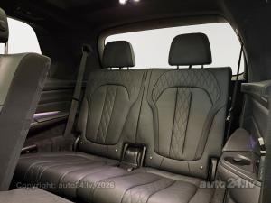 Black BMW X7 2020 in Tallinn, with an engine capacity of 3.00 L and mileage of 136 thousand km for 59900 €, photo 9 on AUTOMOTO.COM.LV