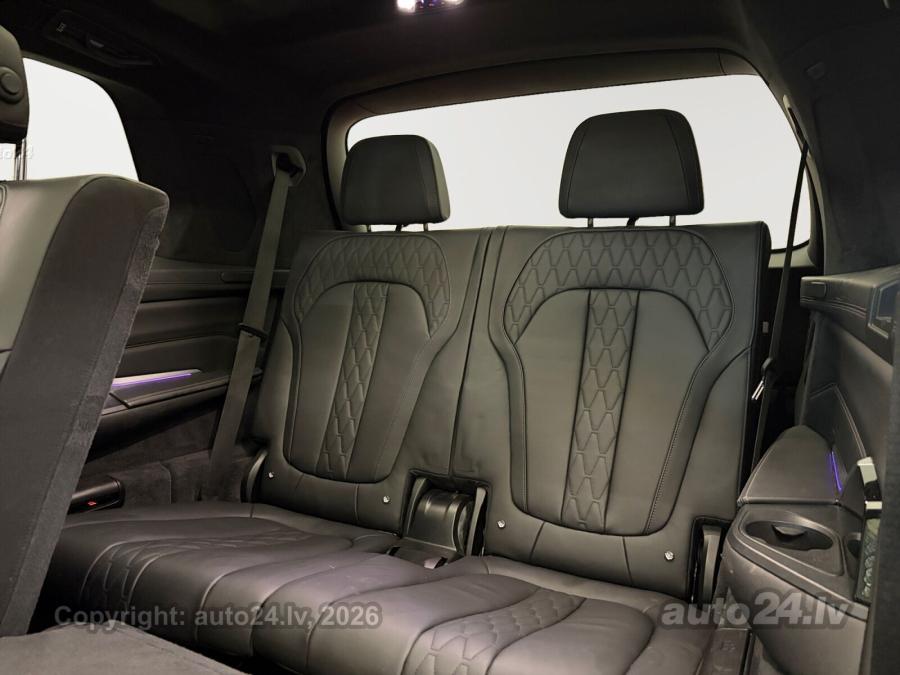 Black BMW X7 2020 in Tallinn, with an engine capacity of 3.00 L and mileage of 136 thousand km for 59900 €, photo 9 on AUTOMOTO.COM.LV