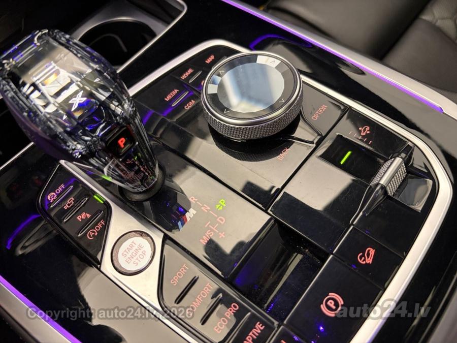 Black BMW X7 2020 in Tallinn, with an engine capacity of 3.00 L and mileage of 136 thousand km for 59900 €, photo 17 on AUTOMOTO.COM.LV