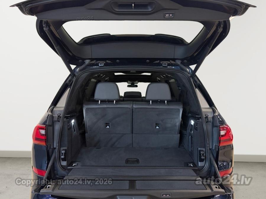 Black BMW X7 2020 in Tallinn, with an engine capacity of 3.00 L and mileage of 136 thousand km for 59900 €, photo 20 on AUTOMOTO.COM.LV