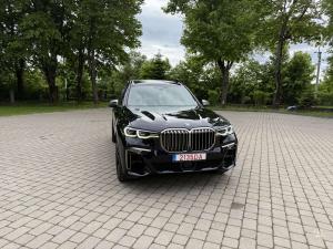 Black BMW X7 2020 in Vilnius, with an engine capacity of 4.40 L and mileage of 159 thousand km for 49999 €, photo 4 on AUTOMOTO.COM.LV