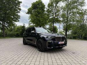 Black BMW X7 2020 in Vilnius, with an engine capacity of 4.40 L and mileage of 159 thousand km for 49999 €, photo  on AUTOMOTO.COM.LV