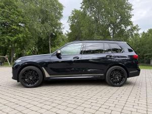 Black BMW X7 2020 in Vilnius, with an engine capacity of 4.40 L and mileage of 159 thousand km for 49999 €, photo 12 on AUTOMOTO.COM.LV