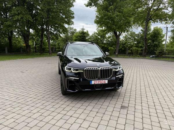 Melns BMW X7 2020 Viļņa, ar dzinēja tilpumu 4.40 L un nobraukumu 159 tūkst. km par 49999 €, foto 4 vietnē AUTOMOTO.COM.LV