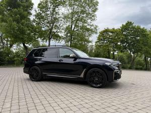 Black BMW X7 2020 in Vilnius, with an engine capacity of 4.40 L and mileage of 159 thousand km for 49999 €, photo 7 on AUTOMOTO.COM.LV