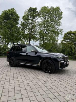 Black BMW X7 2020 in Vilnius, with an engine capacity of 4.40 L and mileage of 159 thousand km for 49999 €, photo 19 on AUTOMOTO.COM.LV