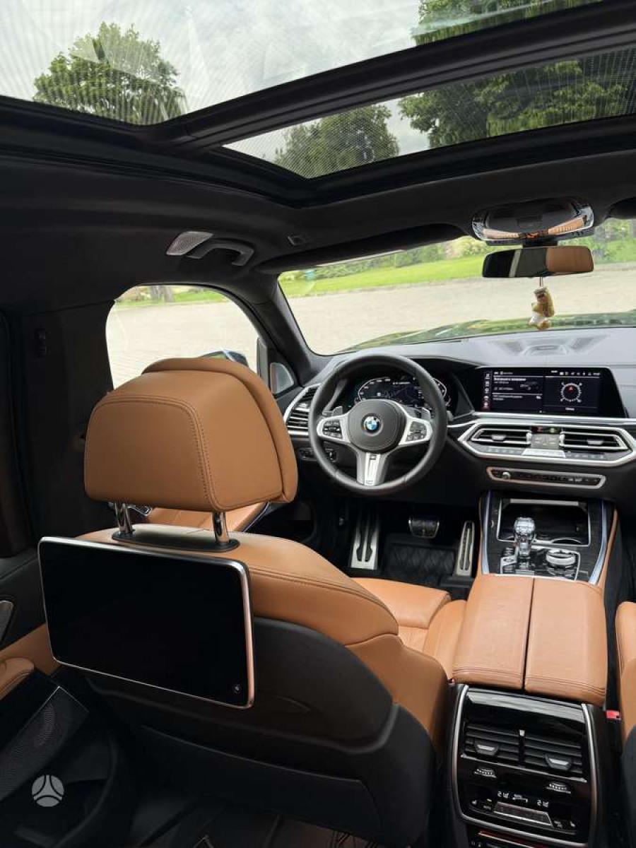 Black BMW X7 2020 in Vilnius, with an engine capacity of 4.40 L and mileage of 159 thousand km for 49999 €, photo 36 on AUTOMOTO.COM.LV