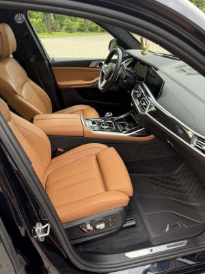 Black BMW X7 2020 in Vilnius, with an engine capacity of 4.40 L and mileage of 159 thousand km for 49999 €, photo 38 on AUTOMOTO.COM.LV