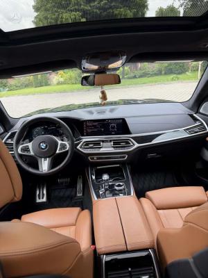 Black BMW X7 2020 in Vilnius, with an engine capacity of 4.40 L and mileage of 159 thousand km for 49999 €, photo 29 on AUTOMOTO.COM.LV