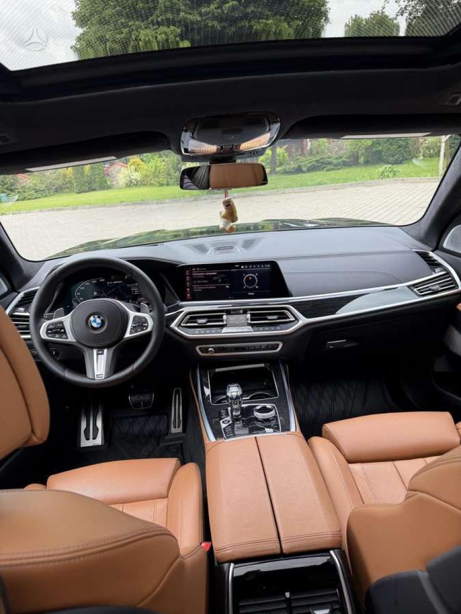 Black BMW X7 2020 in Vilnius, with an engine capacity of 4.40 L and mileage of 159 thousand km for 49999 €, photo 29 on AUTOMOTO.COM.LV