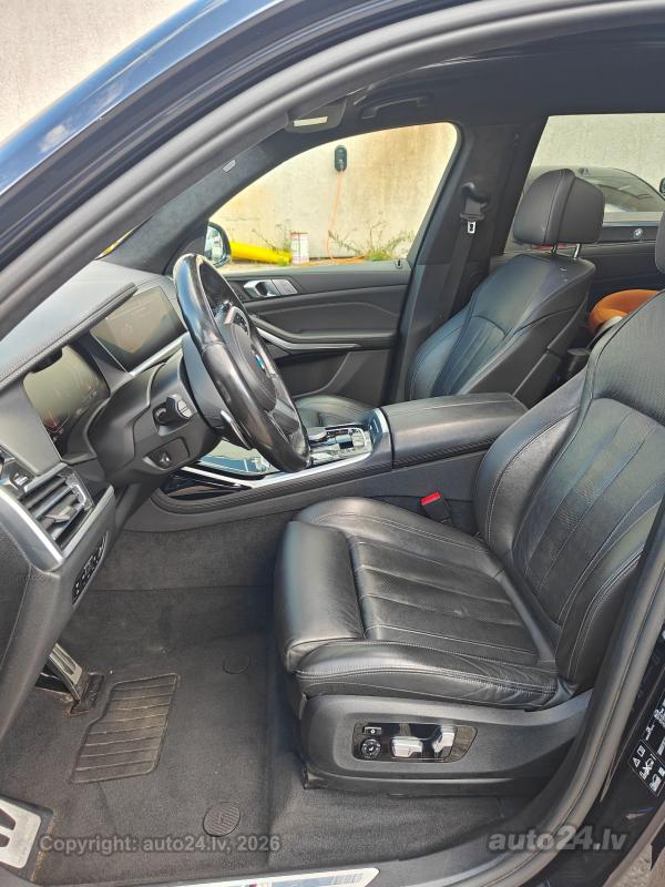 Melns BMW X7 2020 Tallina, ar dzinēja tilpumu 3.00 L un nobraukumu 130 tūkst. km par 52000 €, foto 7 vietnē AUTOMOTO.COM.LV