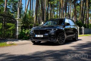 Melns BMW X7 2020 Rīga, ar dzinēja tilpumu 4.40 L un nobraukumu 115 tūkst. km par 64900 €, foto  vietnē AUTOMOTO.COM.LV
