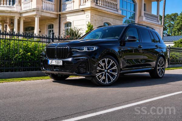 Black BMW X7 2020 in Riga, with an engine capacity of 4.40 L and mileage of 115 thousand km for 64900 €, photo 2 on AUTOMOTO.COM.LV