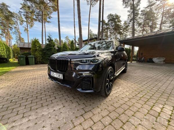 BMW X7 2020 Valmiera vietnē Melns BMW X7 2020 Valmiera, ar dzinēja tilpumu 3.00 L un nobraukumu 156 tūkst. km par 52000 €, foto 3 vietnē AUTOMOTO.COM.LV