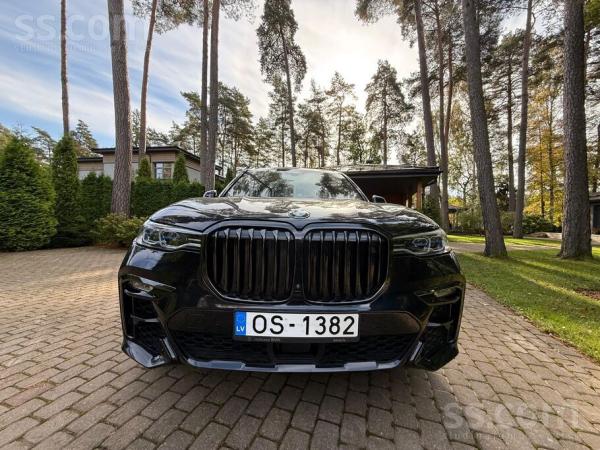 BMW X7 2020 Valmiera vietnē Melns BMW X7 2020 Valmiera, ar dzinēja tilpumu 3.00 L un nobraukumu 156 tūkst. km par 52000 €, foto 4 vietnē AUTOMOTO.COM.LV