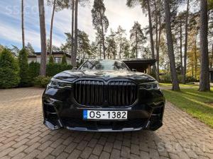 Black BMW X7 2020 in Valmiera, with an engine capacity of 3.00 L and mileage of 156 thousand km for 52000 €, photo 4 on AUTOMOTO.COM.LV