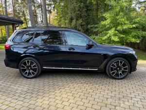 Black BMW X7 2020 in Valmiera, with an engine capacity of 3.00 L and mileage of 156 thousand km for 52000 €, photo 5 on AUTOMOTO.COM.LV