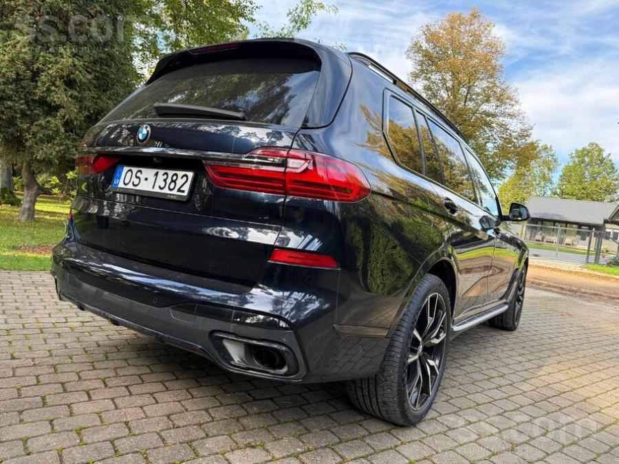 Black BMW X7 2020 in Valmiera, with an engine capacity of 3.00 L and mileage of 156 thousand km for 52000 €, photo 6 on AUTOMOTO.COM.LV