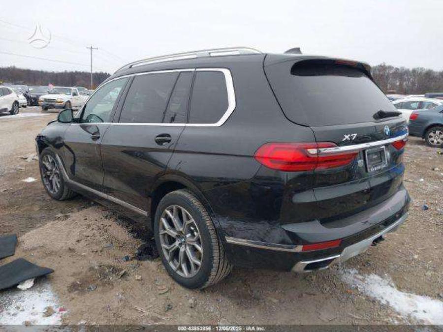 Black BMW X7 2021 in Klaipeda, with an engine capacity of 3.00 L and mileage of 75 thousand km for 19000 €, photo 3 on AUTOMOTO.COM.LV