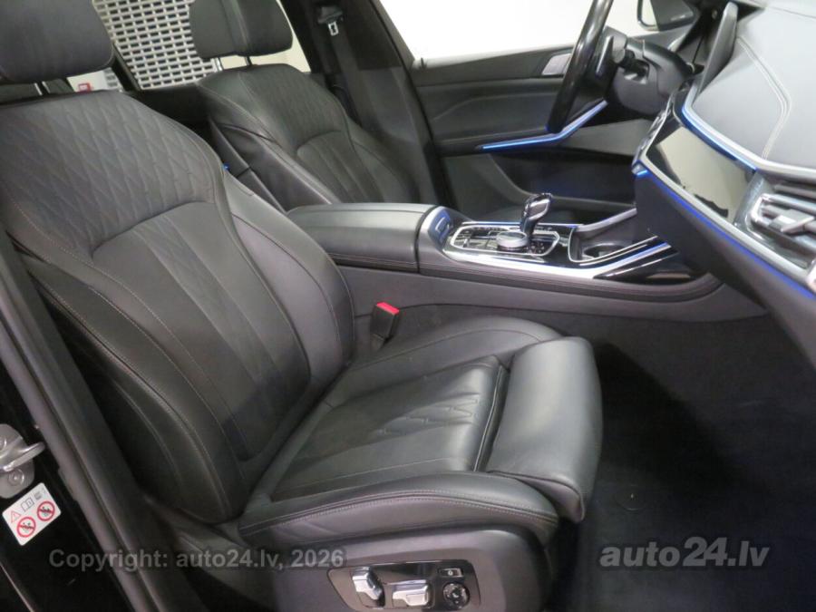 Melns BMW X7 2021 Tallina, ar dzinēja tilpumu 3.00 L un nobraukumu 170 tūkst. km par 54900 €, foto 4 vietnē AUTOMOTO.COM.LV