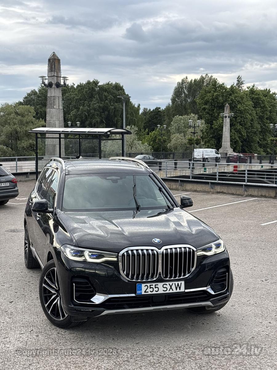 Black BMW X7 2021 in Tallinn, with an engine capacity of 3.00 L and mileage of 131 thousand km for 59900 €, photo 3 on AUTOMOTO.COM.LV