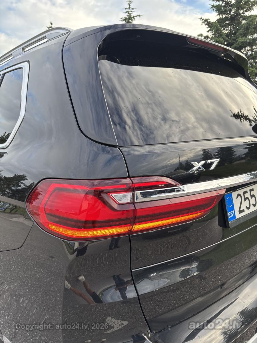 Black BMW X7 2021 in Tallinn, with an engine capacity of 3.00 L and mileage of 131 thousand km for 59900 €, photo 10 on AUTOMOTO.COM.LV