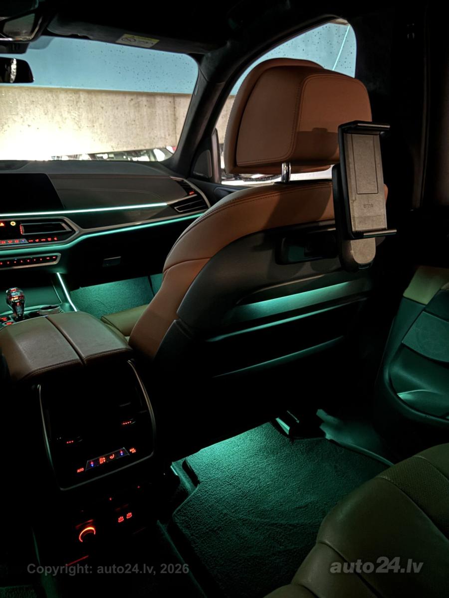Black BMW X7 2021 in Tallinn, with an engine capacity of 3.00 L and mileage of 131 thousand km for 59900 €, photo 11 on AUTOMOTO.COM.LV