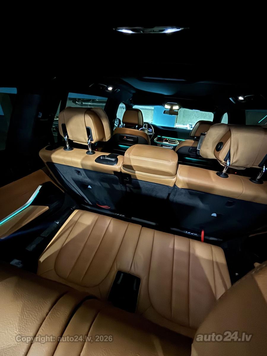 Black BMW X7 2021 in Tallinn, with an engine capacity of 3.00 L and mileage of 131 thousand km for 59900 €, photo 16 on AUTOMOTO.COM.LV