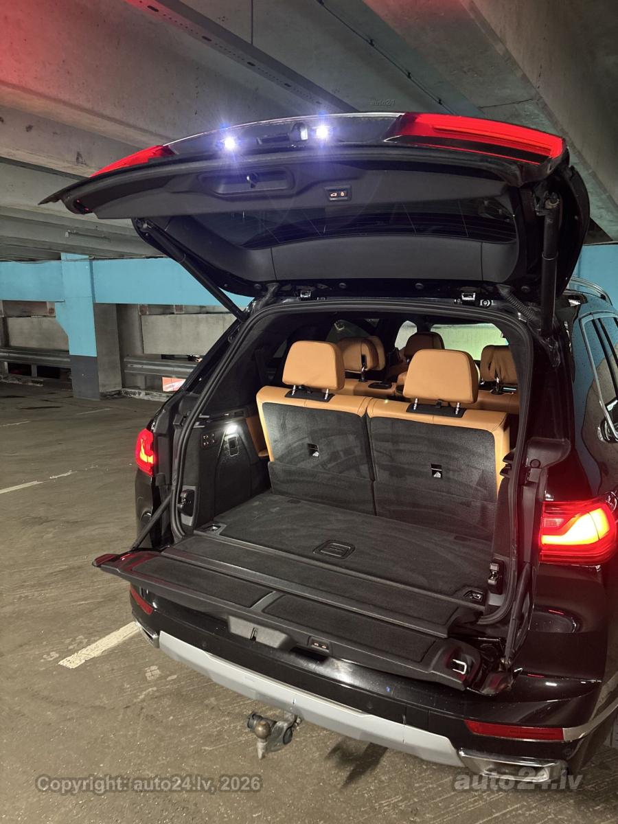 Black BMW X7 2021 in Tallinn, with an engine capacity of 3.00 L and mileage of 131 thousand km for 59900 €, photo 28 on AUTOMOTO.COM.LV