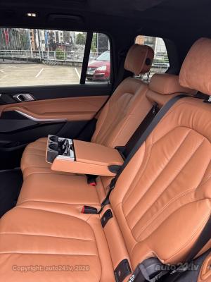 Black BMW X7 2021 in Tallinn, with an engine capacity of 3.00 L and mileage of 131 thousand km for 59900 €, photo 29 on AUTOMOTO.COM.LV