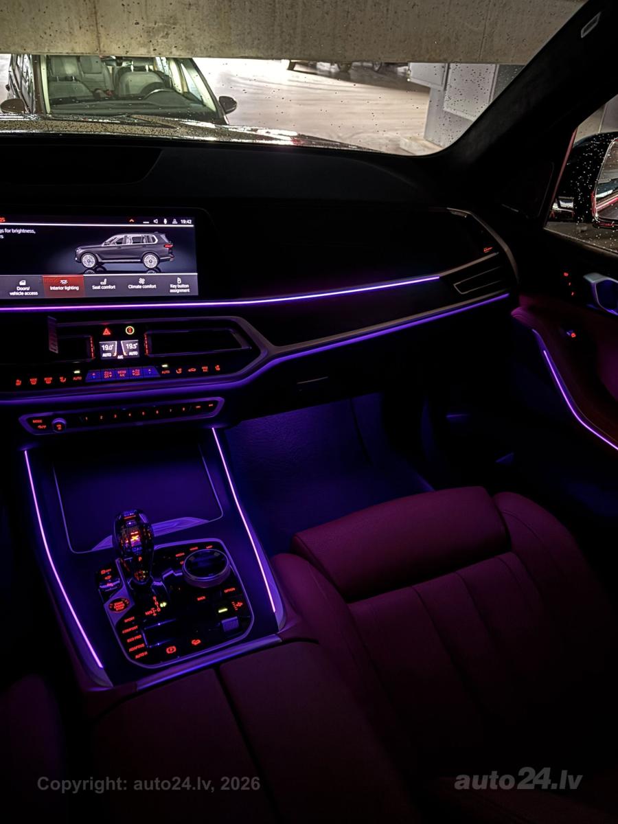 Black BMW X7 2021 in Tallinn, with an engine capacity of 3.00 L and mileage of 131 thousand km for 59900 €, photo 31 on AUTOMOTO.COM.LV
