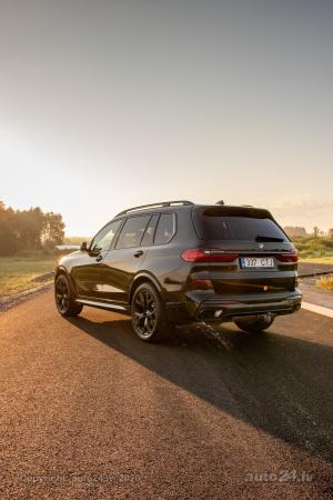 Melns BMW X7 2021 Tallina, ar dzinēja tilpumu 3.00 L un nobraukumu 120 tūkst. km par 62500 €, foto 5 vietnē AUTOMOTO.COM.LV