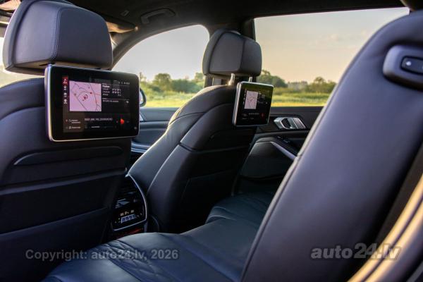 Melns BMW X7 2021 Tallina, ar dzinēja tilpumu 3.00 L un nobraukumu 120 tūkst. km par 62500 €, foto 7 vietnē AUTOMOTO.COM.LV