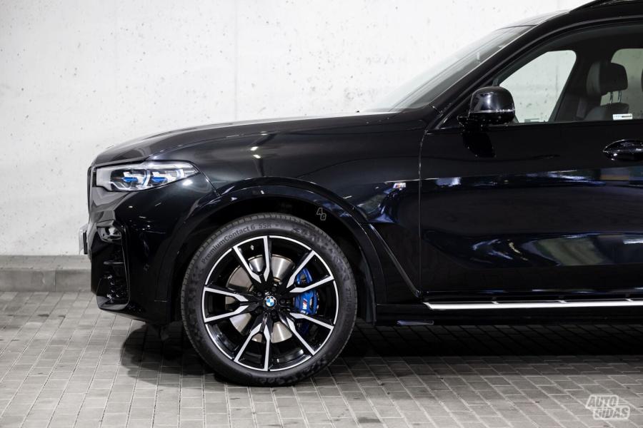 Black BMW X7 2021 in Vilnius, with an engine capacity of 3.00 L and mileage of 60 thousand km for 61991 €, photo 8 on AUTOMOTO.COM.LV