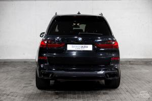 Black BMW X7 2021 in Vilnius, with an engine capacity of 3.00 L and mileage of 60 thousand km for 61991 €, photo 12 on AUTOMOTO.COM.LV