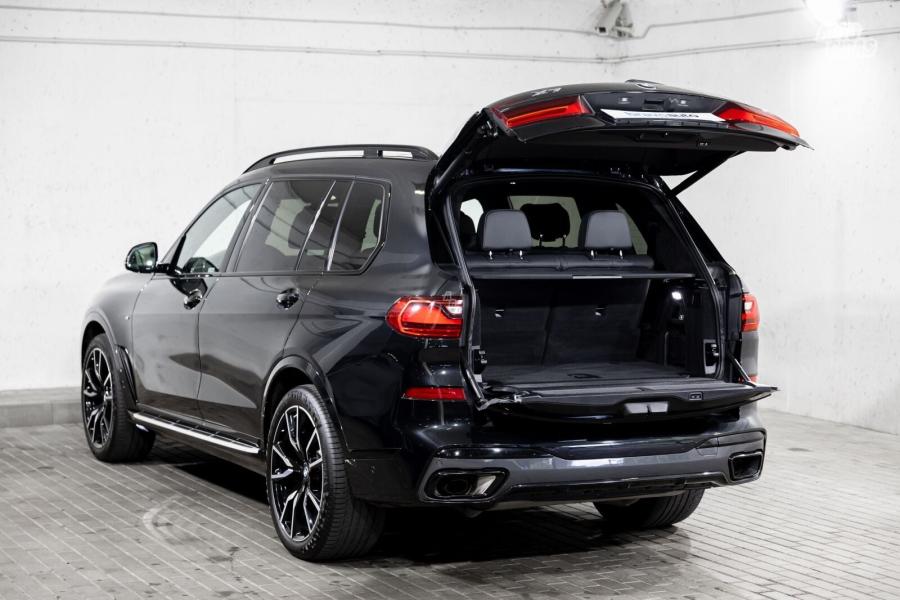 Black BMW X7 2021 in Vilnius, with an engine capacity of 3.00 L and mileage of 60 thousand km for 61991 €, photo 13 on AUTOMOTO.COM.LV