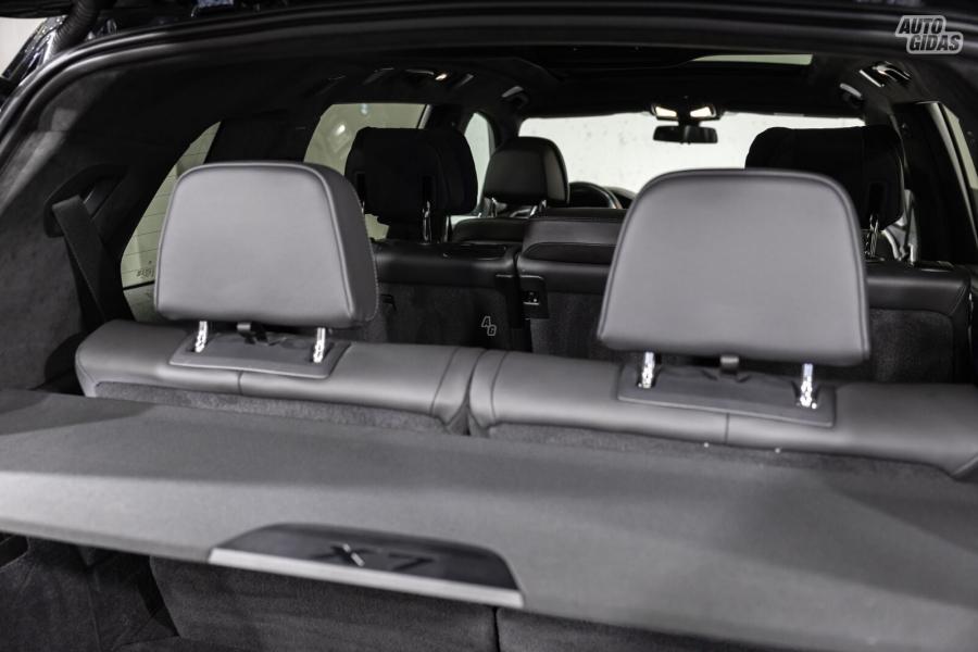 Black BMW X7 2021 in Vilnius, with an engine capacity of 3.00 L and mileage of 60 thousand km for 61991 €, photo 16 on AUTOMOTO.COM.LV