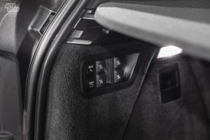 Black BMW X7 2021 in Vilnius, with an engine capacity of 3.00 L and mileage of 60 thousand km for 61991 €, photo 17 on AUTOMOTO.COM.LV