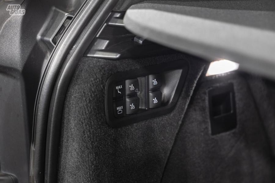 Black BMW X7 2021 in Vilnius, with an engine capacity of 3.00 L and mileage of 60 thousand km for 61991 €, photo 17 on AUTOMOTO.COM.LV