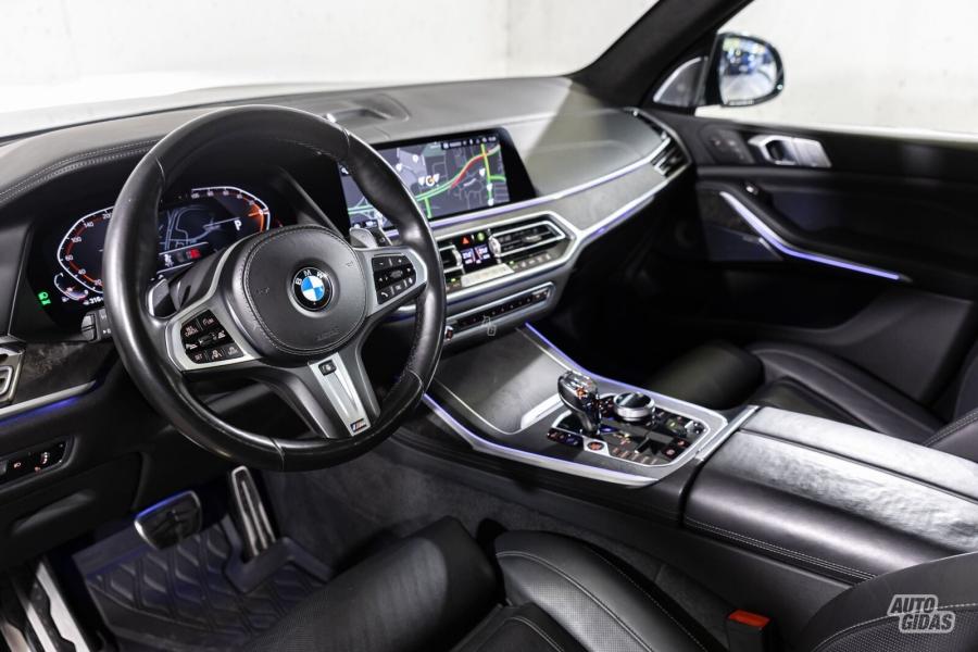 Black BMW X7 2021 in Vilnius, with an engine capacity of 3.00 L and mileage of 60 thousand km for 61991 €, photo 18 on AUTOMOTO.COM.LV