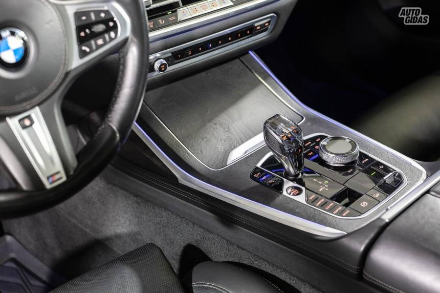 Black BMW X7 2021 in Vilnius, with an engine capacity of 3.00 L and mileage of 60 thousand km for 61991 €, photo 19 on AUTOMOTO.COM.LV