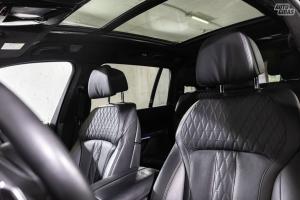 Black BMW X7 2021 in Vilnius, with an engine capacity of 3.00 L and mileage of 60 thousand km for 61991 €, photo 23 on AUTOMOTO.COM.LV