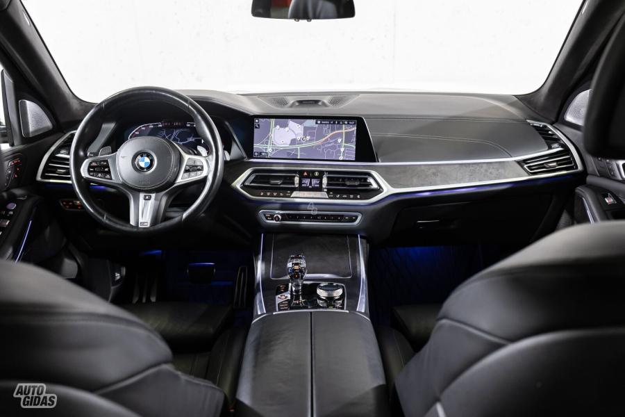 Black BMW X7 2021 in Vilnius, with an engine capacity of 3.00 L and mileage of 60 thousand km for 61991 €, photo 27 on AUTOMOTO.COM.LV