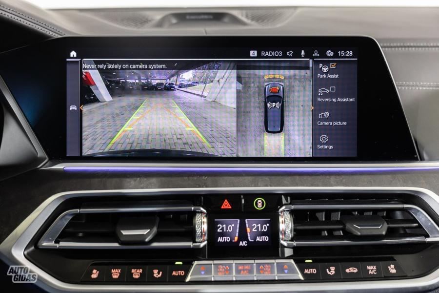 Black BMW X7 2021 in Vilnius, with an engine capacity of 3.00 L and mileage of 60 thousand km for 61991 €, photo 35 on AUTOMOTO.COM.LV