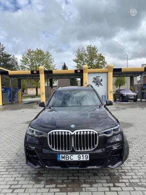 Black BMW X7 2022 in Pakruojis, with an engine capacity of 2.99 L and mileage of 122 thousand km for 69000 €, photo  on AUTOMOTO.COM.LV
