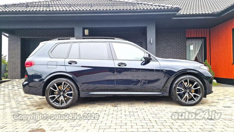 Black BMW X7 2022 in Tallinn, with an engine capacity of 3.00 L and mileage of 58 thousand km for 77900 €, photo 5 on AUTOMOTO.COM.LV