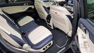 Black BMW X7 2022 in Tallinn, with an engine capacity of 3.00 L and mileage of 58 thousand km for 77900 €, photo 11 on AUTOMOTO.COM.LV